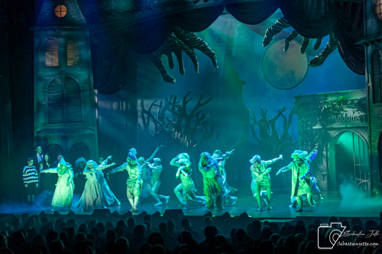 La comédie musicale «La famille Addams»: un spectacle grandiose avec ...